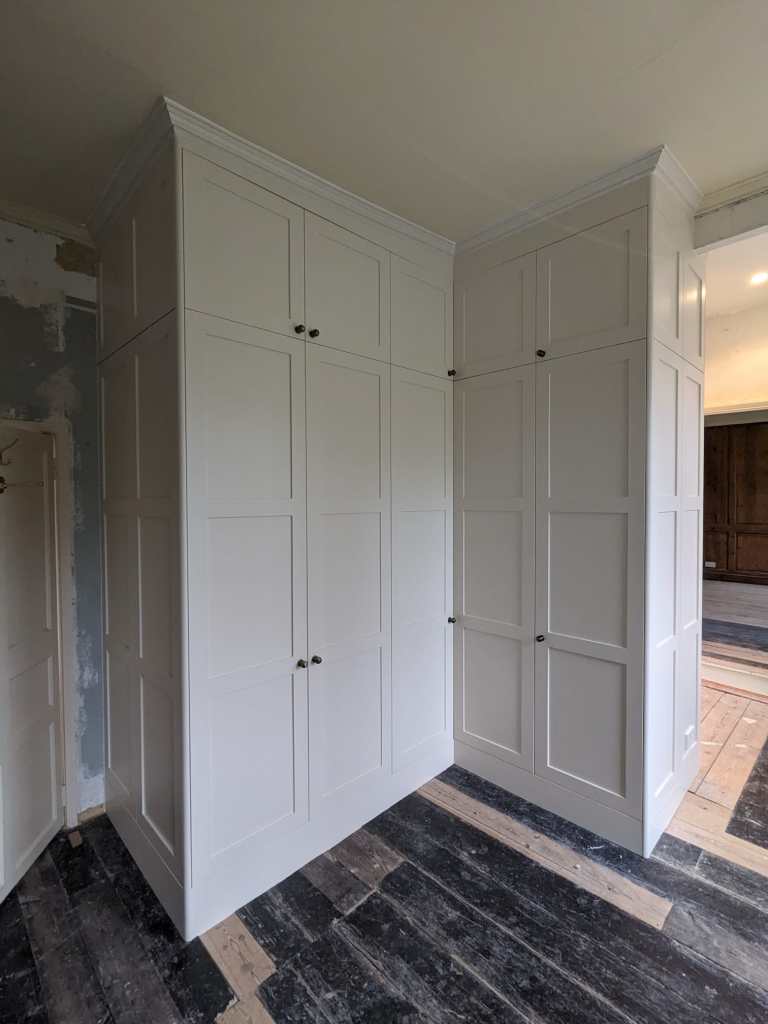 Fitted Corner Wardrobes | L Shaped Wardrobe Storage