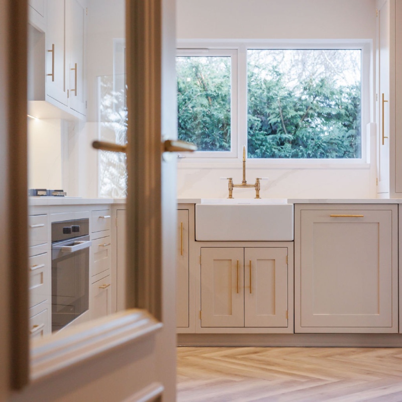 Modern kitchen - Thomas Matthew Bespoke Kitchens & Furniture