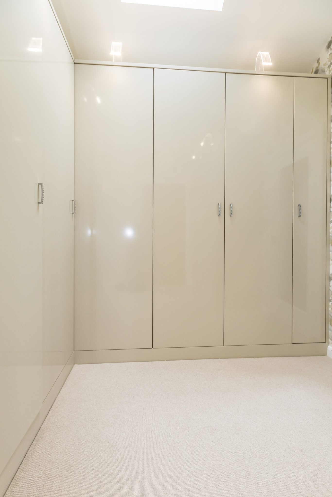 Fitted Corner Wardrobes | L Shaped Wardrobe Storage