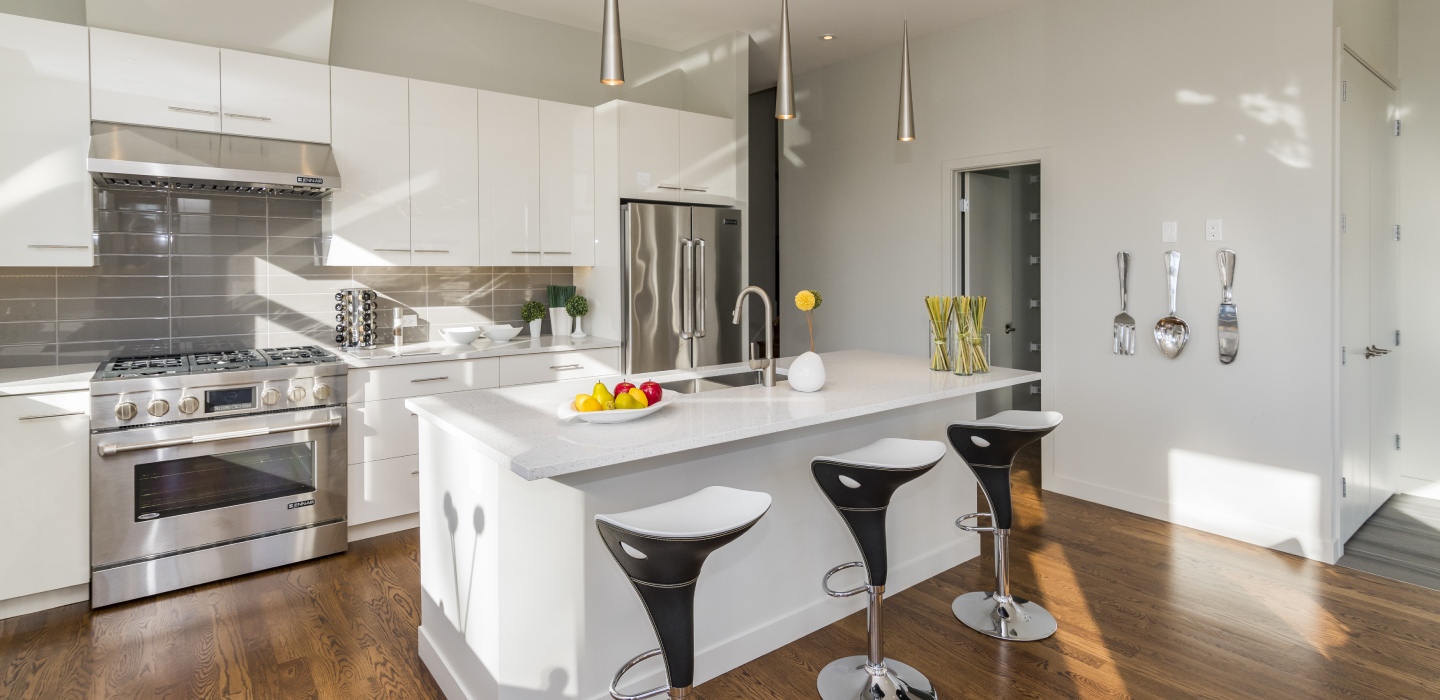 Peninsula kitchen layout - Thomas Matthew Bespoke Kitchens & Furniture